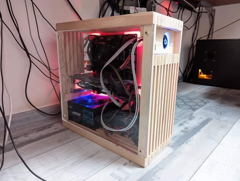 My wooden PC case y’all roasted the living s*** out of. seems to be ...