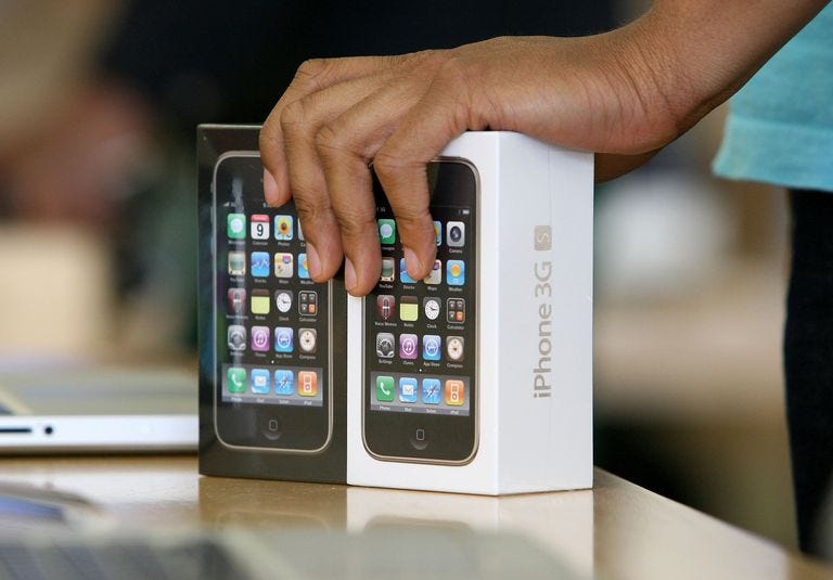 The iPhone S. The iPhone 3GS marked the downfall of… | by Lil Ramen ...