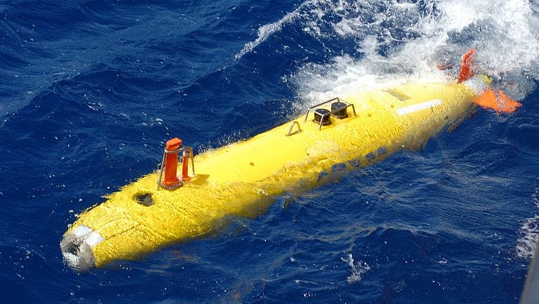 Design And Navigation Of Autonomous Underwater Vehicles Using Reinforcement Learning Methods