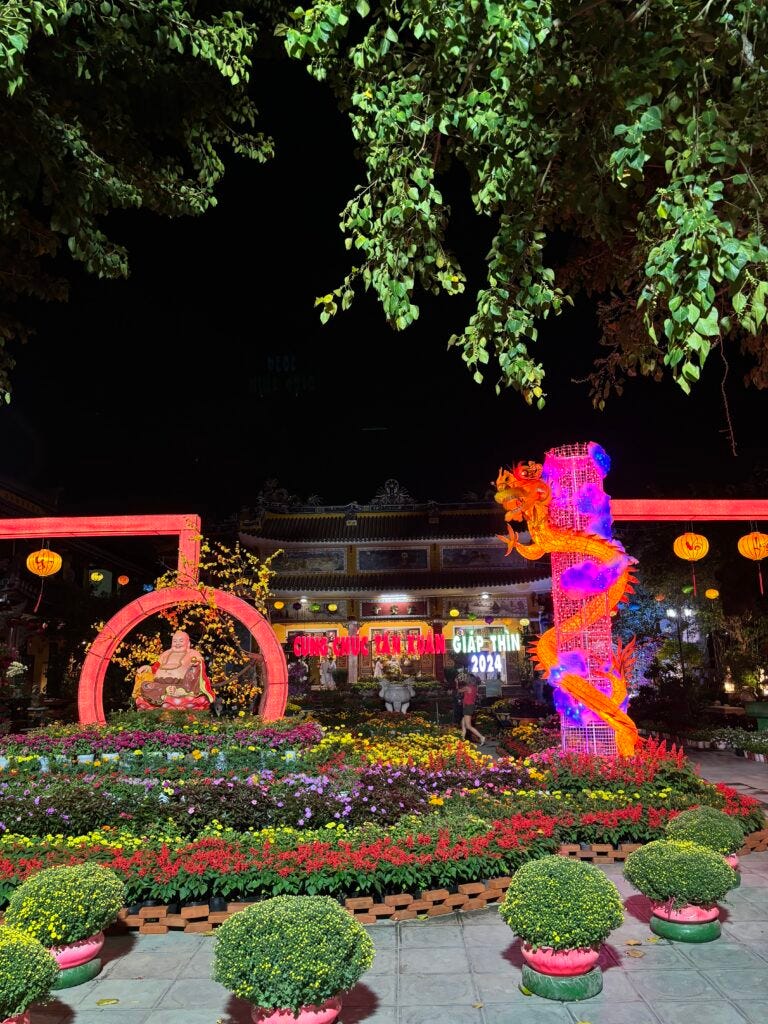 Why Do Vietnamese Like Singing On The Street? | by Yuni | Medium