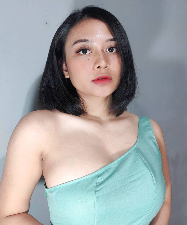 Cerita ngewe dengan anak bos body montok | by Yachinta Clarissa | Medium