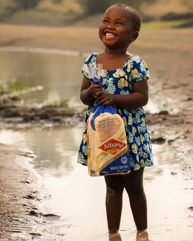 The Charming Story of Albany’s 5-year-old Bread Girl - The Daily Cuppa ...