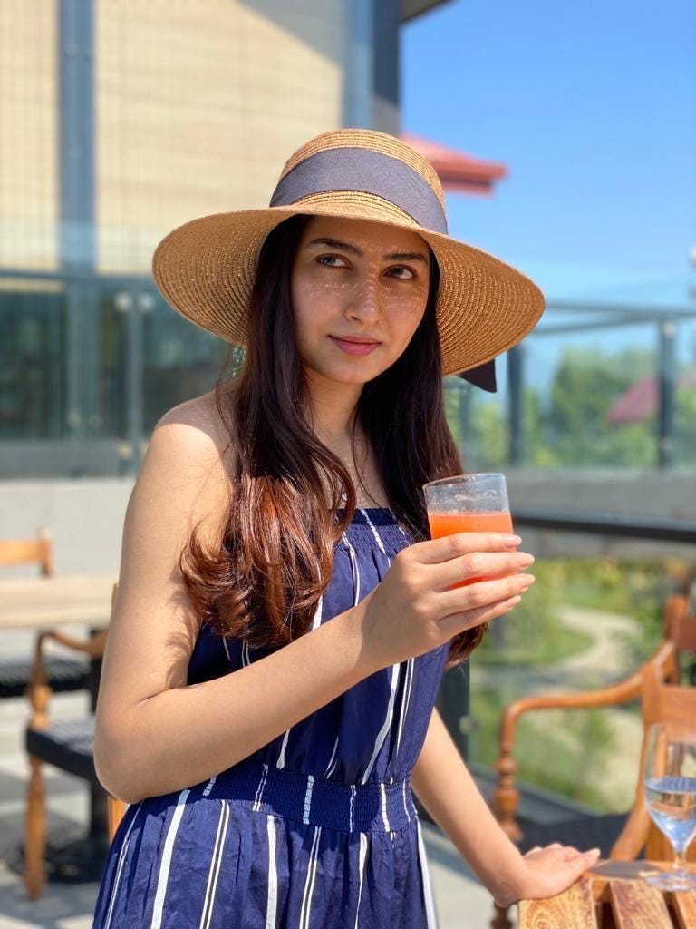 Best Female Pakistani Singer - Alia Khaan - Medium