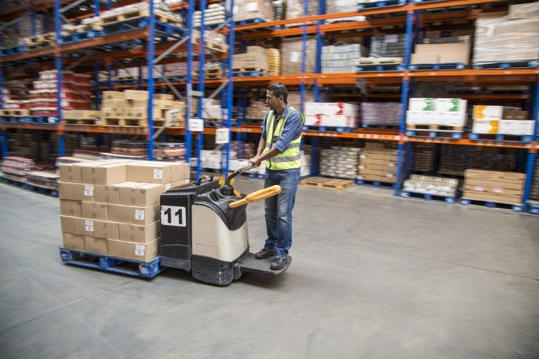Warehouse Whizzes: Automated Pallet Stackers Boost Efficiency ...