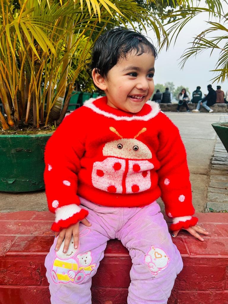 Apke aane se Mere Ghar main har Khushi ayi hai.Log kehte Hain k beti to prayee hai par wo pagle ...