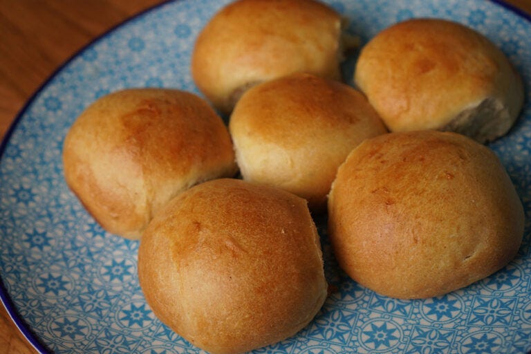 MIRA COMO HACER PAN DE LECHE - LALA - Medium