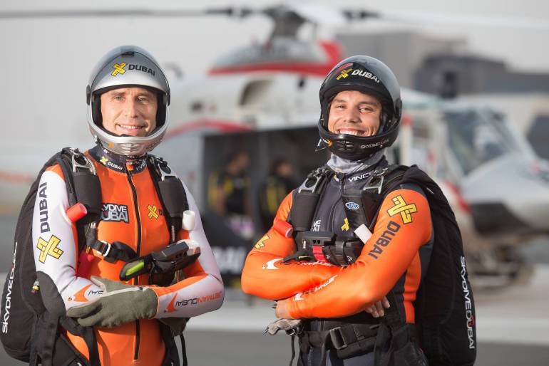 Volar un jetpack sobre Dubai?. Vuelo sobre Dubadi con JETMAN | by ...
