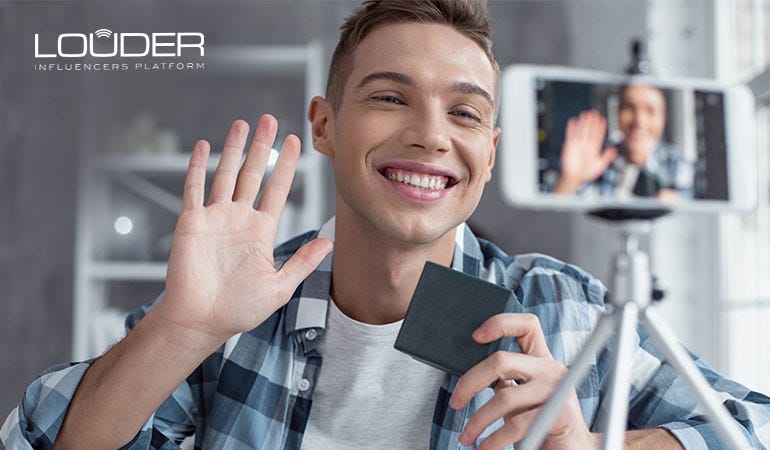 Entenda como os influenciadores digitais podem impactar a jornada de ...