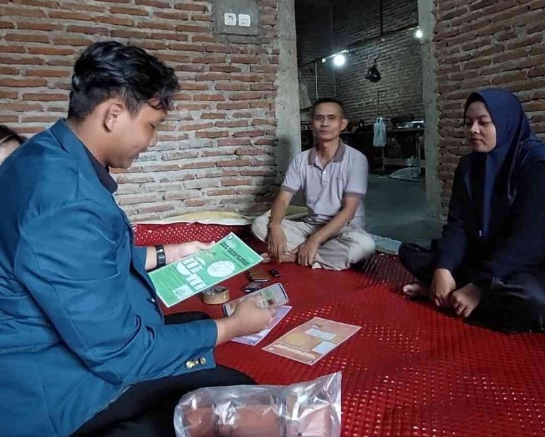 Pelatihan dan Pemberdayaan Platform Digital Marketing untuk UMKM Lokal oleh KKN Undip Desa Kreyo ...