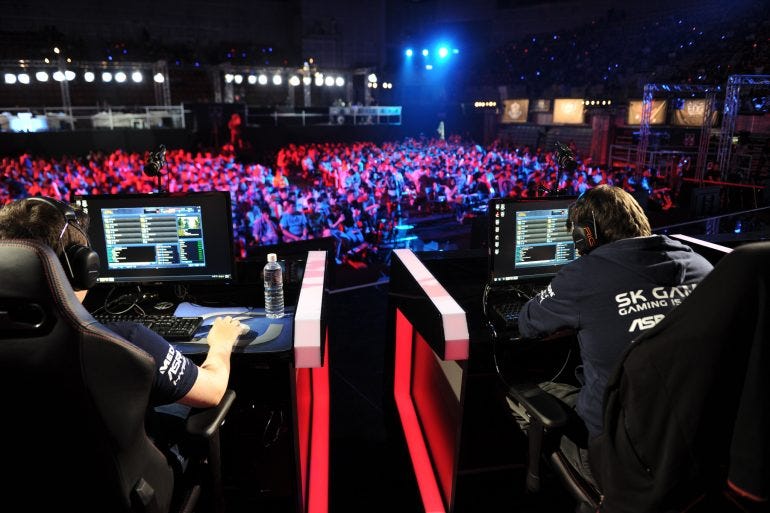 Top 144 Hz monitors for gaming | Dot Esports | by Amanda Zelauskas | Medium