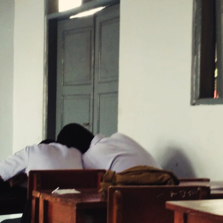 Kalau ada waktu 1000 tahun lagi, Aku mau mati berkali-kali, Dan ... Kalau ada waktu 1000 tahun lagi, Aku mau mati berkali-kali, Dan ...