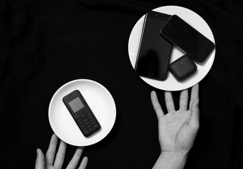 The Rise of Dumb Phones: Generation Z’s Quest for Digital Balance and ...