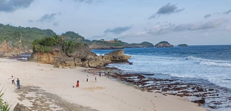 Explore the Beauty of Seruni Beach Pacitan Hidden Destinations in East ...