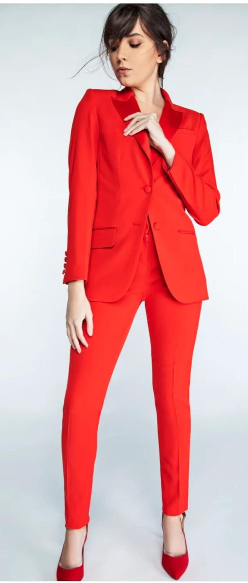 “Stunning 2-Piece Prom Suits for Women: Effortless Elegance” | by ...