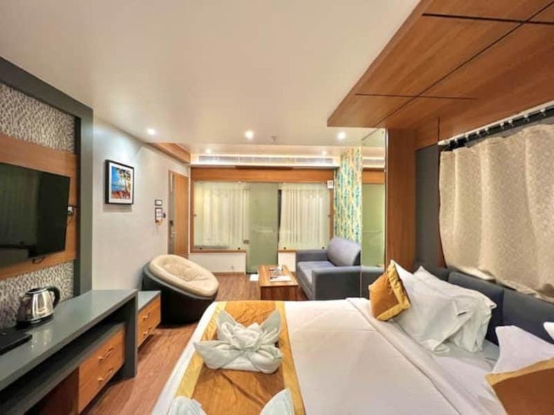 Discover the Deluxe Suites at The Magnum Hotel near Deoghar in India ...