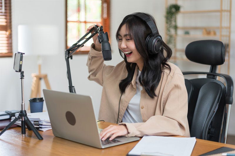 GETTING YOUR VOICE HEARD — THE ULTIMATE GUIDE OF HOW TO START A B2B PODCAST | by Blog Choice ...