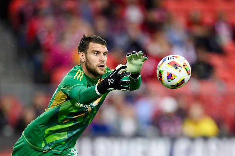 Kelas Abangku! Maarten Paes Bikin 8 Saves untuk Bawa FC Dallas ke 8 ...