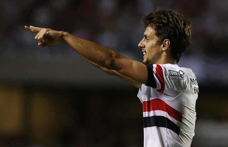 En Río, Rodrigo Caio completó 250 partidos con el club | by São Paulo ...