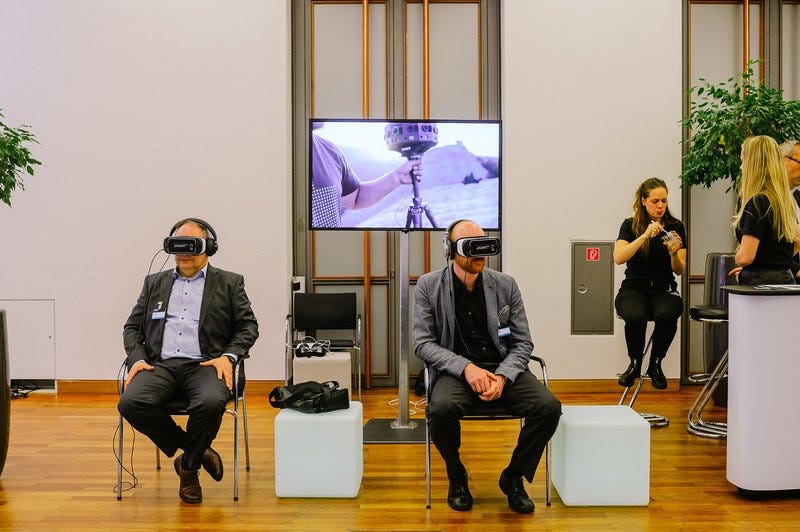 How Virtual Reality is already transforming journalism | by Digital ...