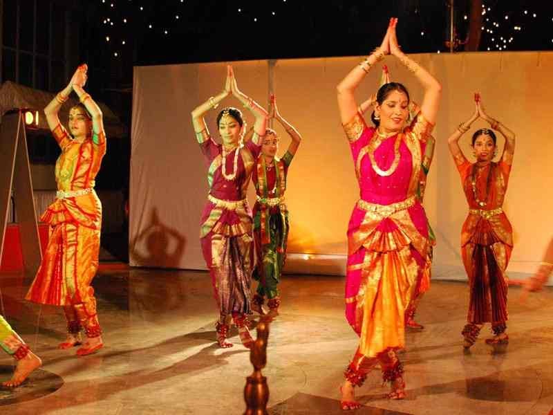 Join online classes to learn Bollywood dance, Kathak or Bharatnatyam ...