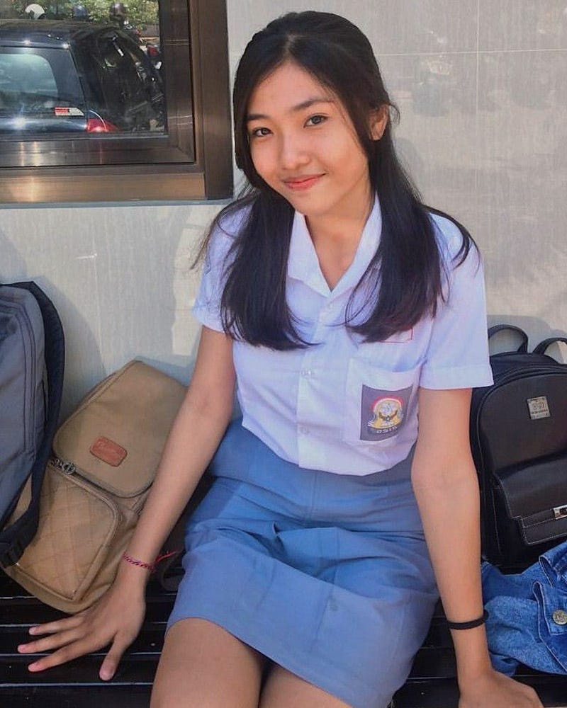 Ponakan Semangkanya Gede Bikin Mata Seger - Ana Haryanti - Medium