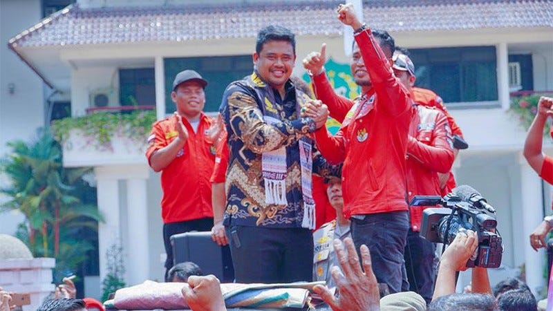 Meet Hundreds of UN Masses, Bobby Nasution Was Asked to Be the Father ...
