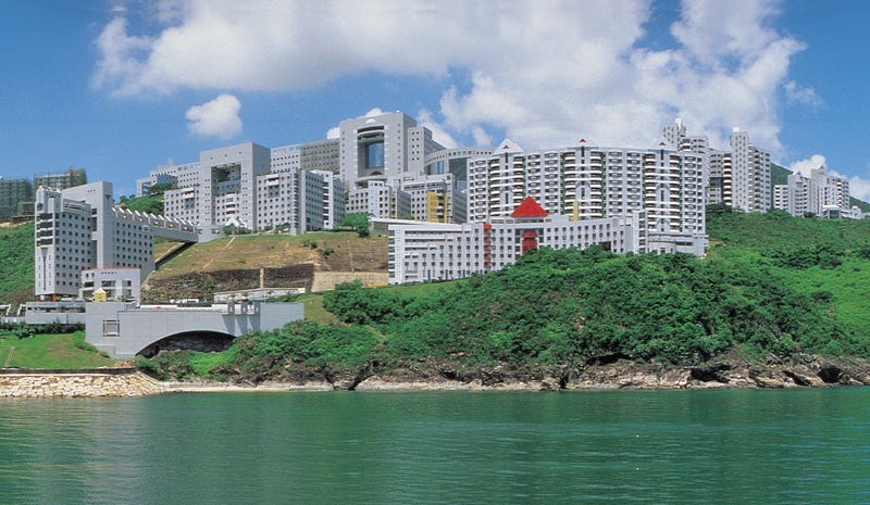 7 Beautiful universities by the sea | by Easyuni.com | Medium