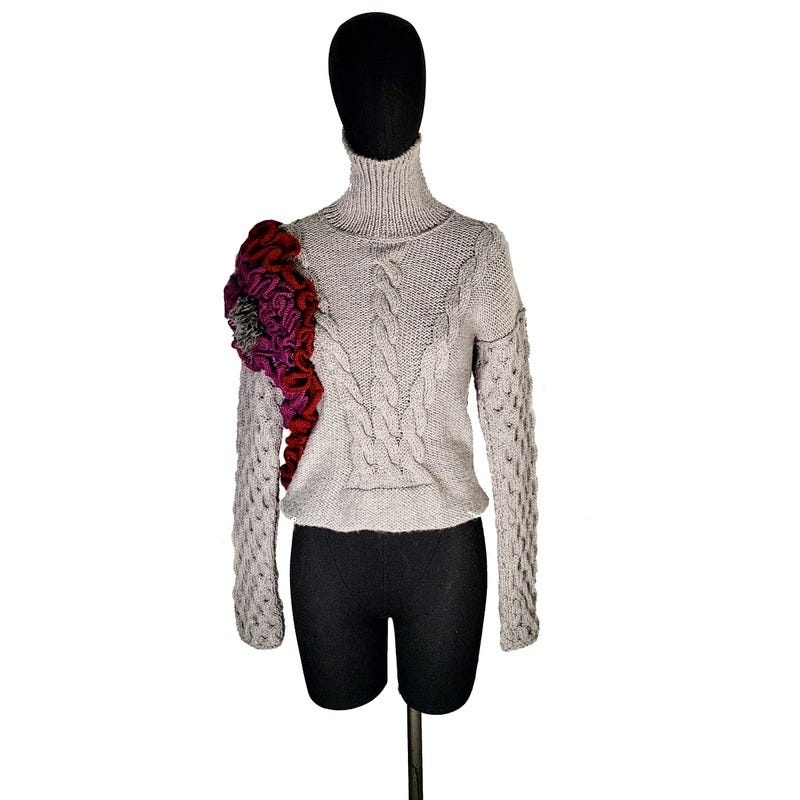 “TRES TRENZAS” ECO SWEATER - eVogued - Medium