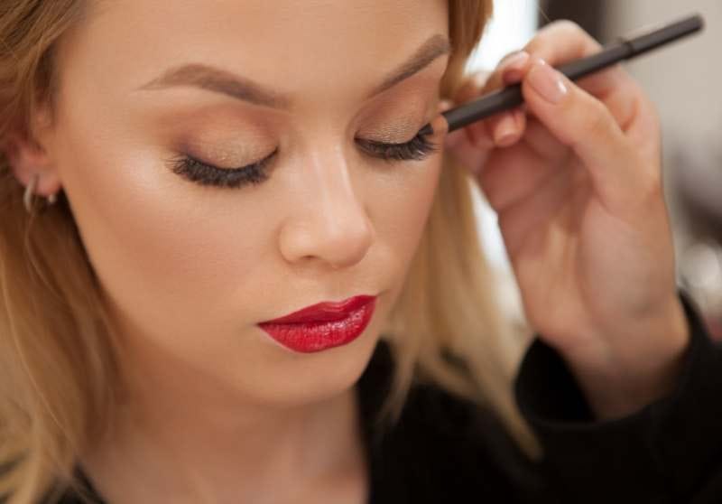 How can I correct asymmetrical eyebrows? | by chas dileo | Medium