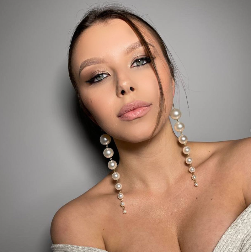 The Artistic Journey of a Makeup Artist: From Brushes to Beauty | by ...