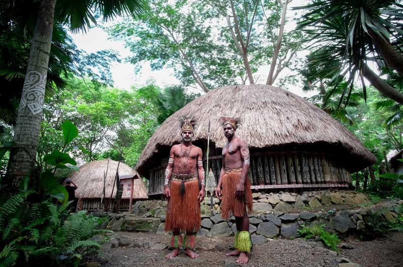 Papuan traditional house, Honai. Di bagian timur Indonesia, beberapa ...
