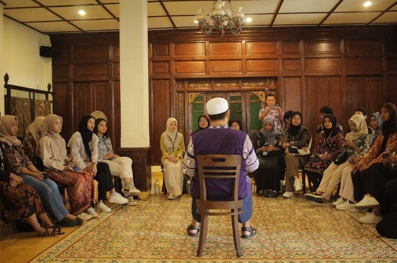 Refleksi #3: Menyelami Kreativitas Warisan Diskusi dengan tokoh sejarawan Batik Laweyan mengenai ...
