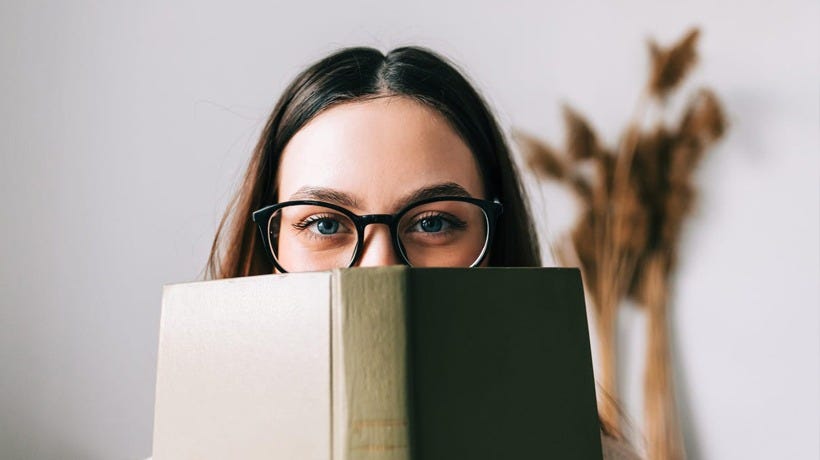 Building A Compelling Plot: How To Keep Readers Hooked | by Prasan ...