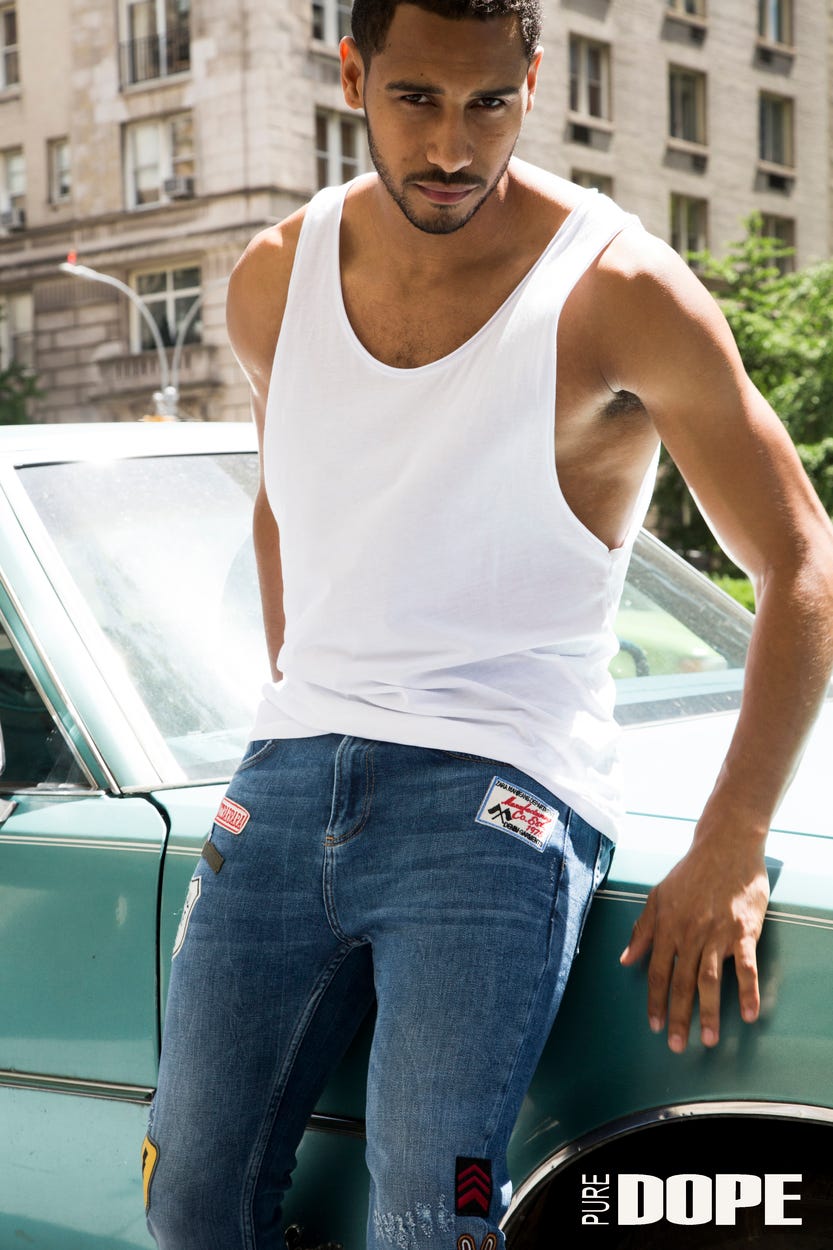 British actor Elliot Knight — star of the new murder mystery series ...