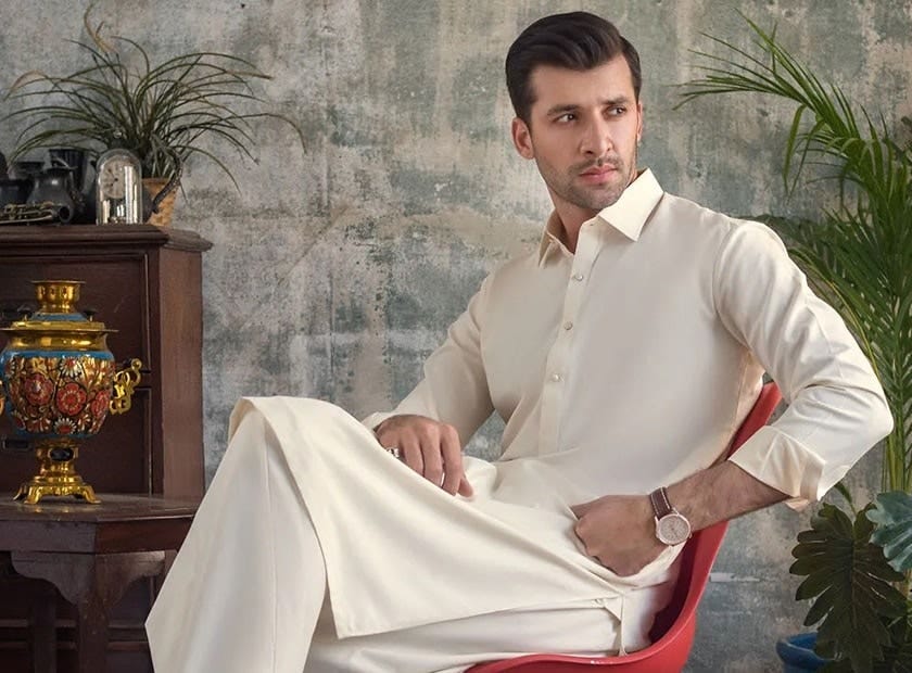 The Shalwar Kameez: Traditional Attire for Men in Islam | by Yazanalam ...
