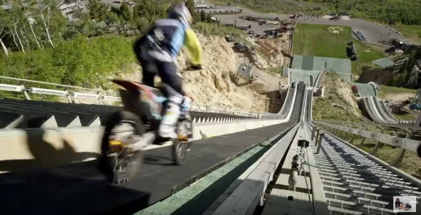 Robbie Madison, en un salto de esquí con su MX | by Dirt Track España ...