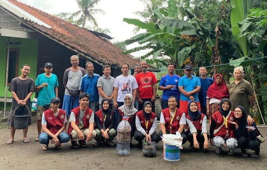 Kkn Universitas Ahmad Dahlan Buat Pupuk Organik Dari Limbah Dapur By