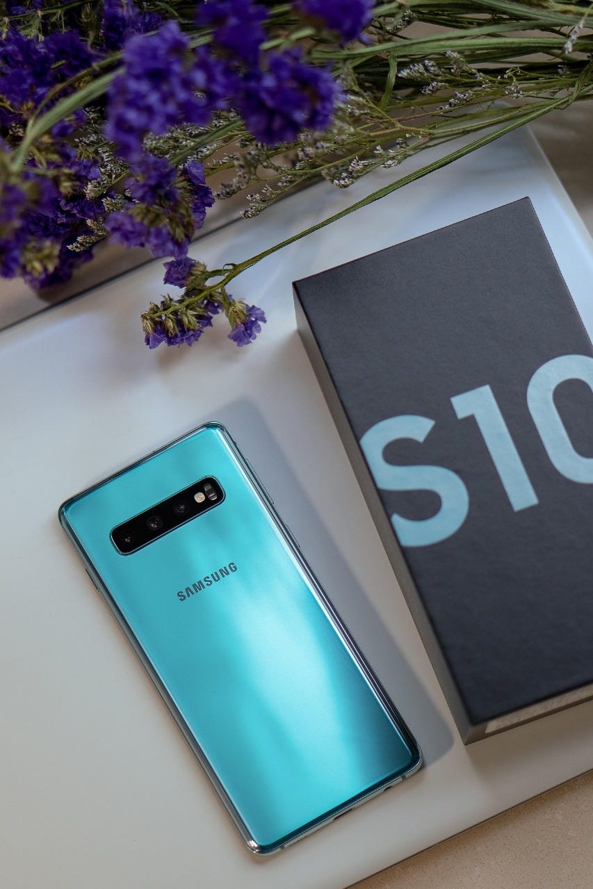 Why I Still Use My Galaxy S10 in 2023 | by zain tariq | Jun, 2025 | Medium