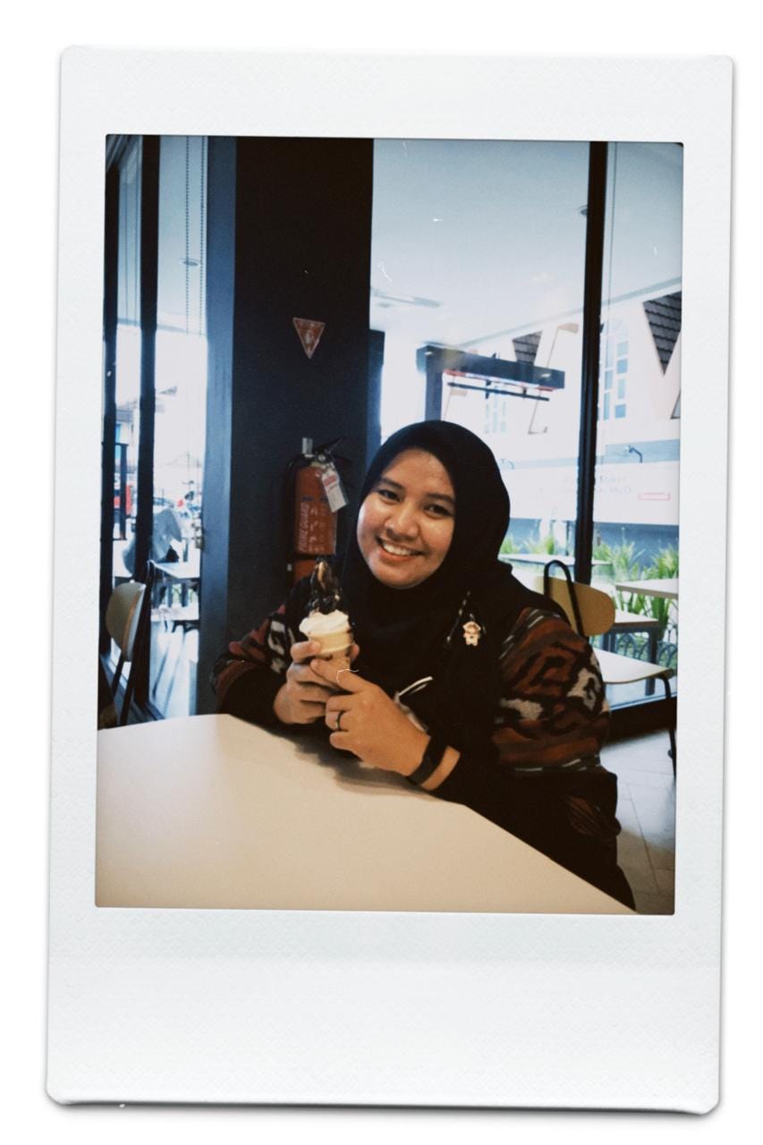 Amalia. Penulis yang Tiba-Tiba Jadi Penulis | by Amalia Tuasikal ...