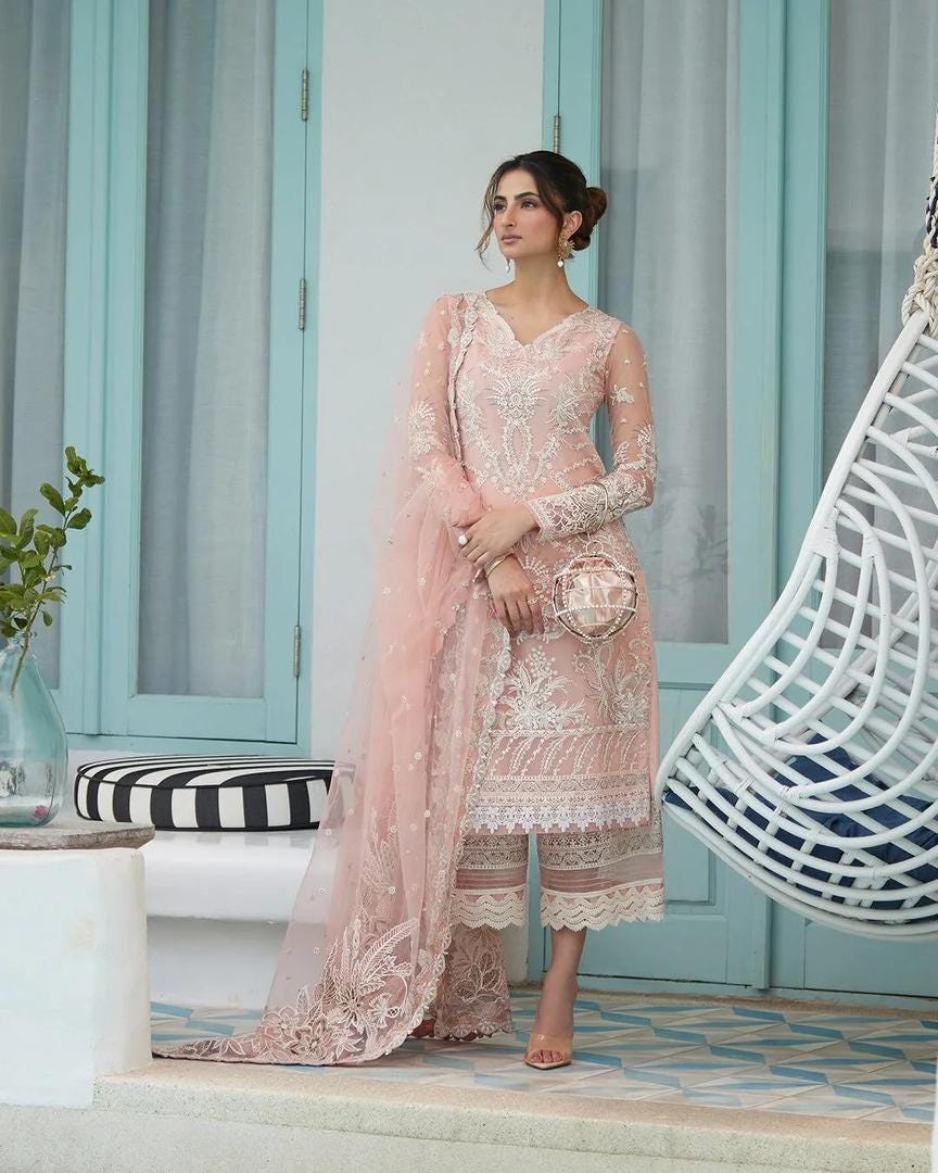 Luxurious Style: Exclusive Designer Pakistani Suits for Every Occasion ...