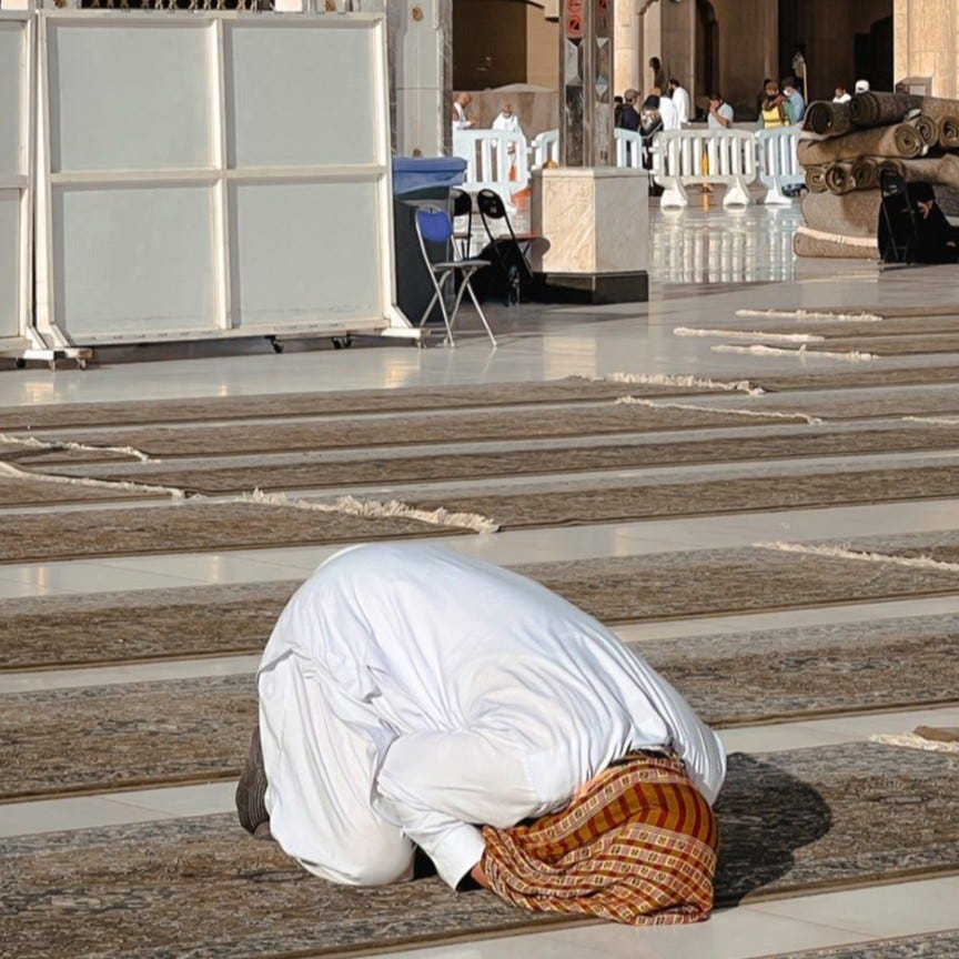 Selain suasana, hal yang menjadi pembeda adalah salat tarawih. | by ...