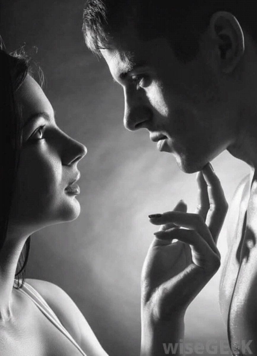 Mira con la mirada perdida, perdida de tanto buscar, de buscar la magia ...