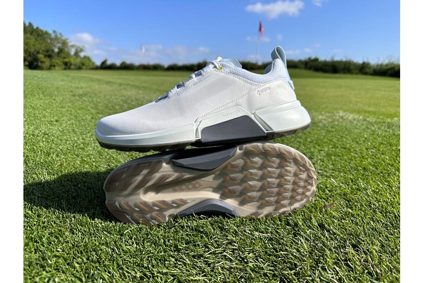 Best Lightweight Golf Shoes: Step Up Your Game! | by Julfiqur Zarif ...