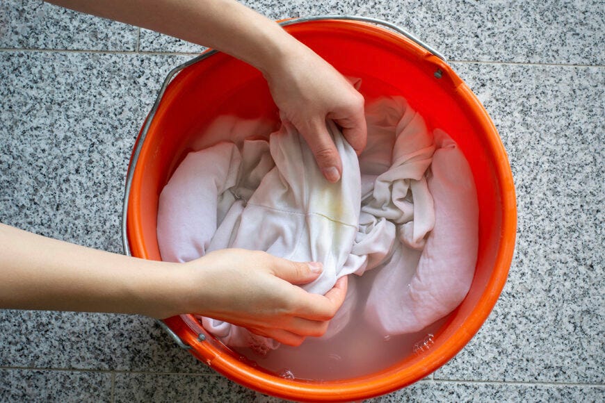 ESTO ES LO QUE DEBES HACER CON TU ROPA PERCUDIDA - Mundo saludable - Medium