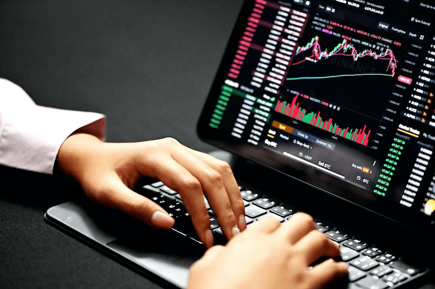 Push Vs. Pull Forex Data. If data is king in the fast-changing… | by ...
