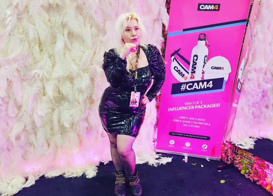 5 Things Anyone Can Learn From Going To Porn Conventions | by Ossiana ...