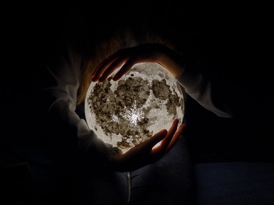 Enchanting moon and planet lamps bring the solar system into your ...
