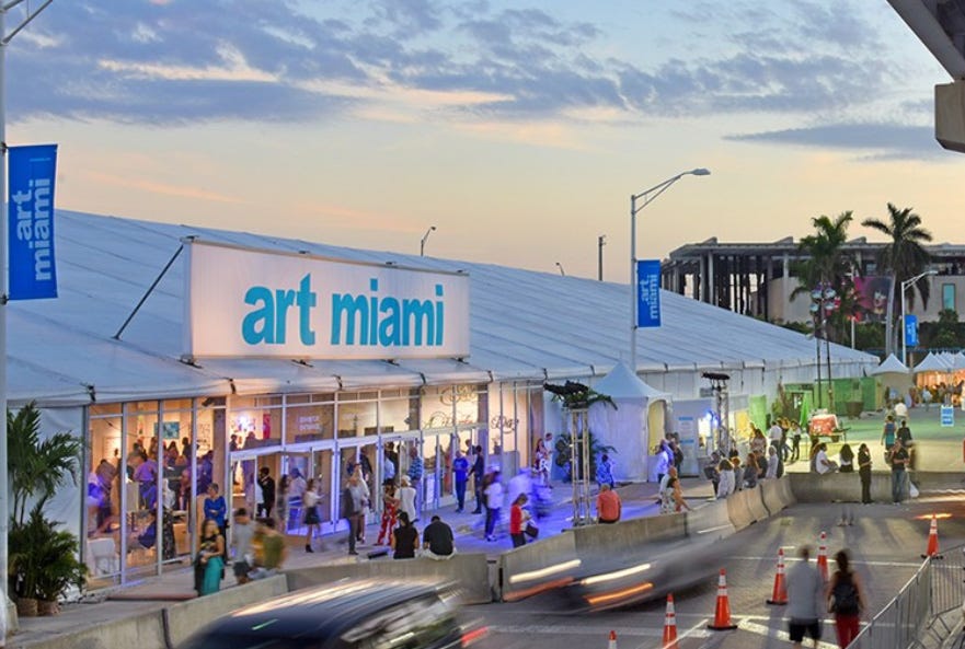 A Gateway to the World of Contemporary Art: Immersing Yourself in Art ...