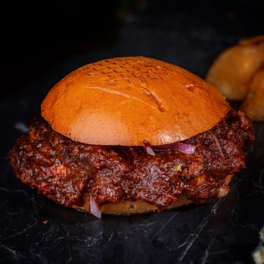 MEATS & BUNS - Maria Cecilia Amaya - Medium