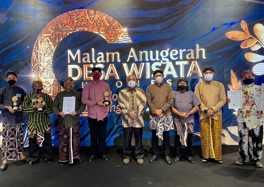 Dewi Tinalah: Bukti Desa Wisata Berbasis Digital Era 4.0 | by ...